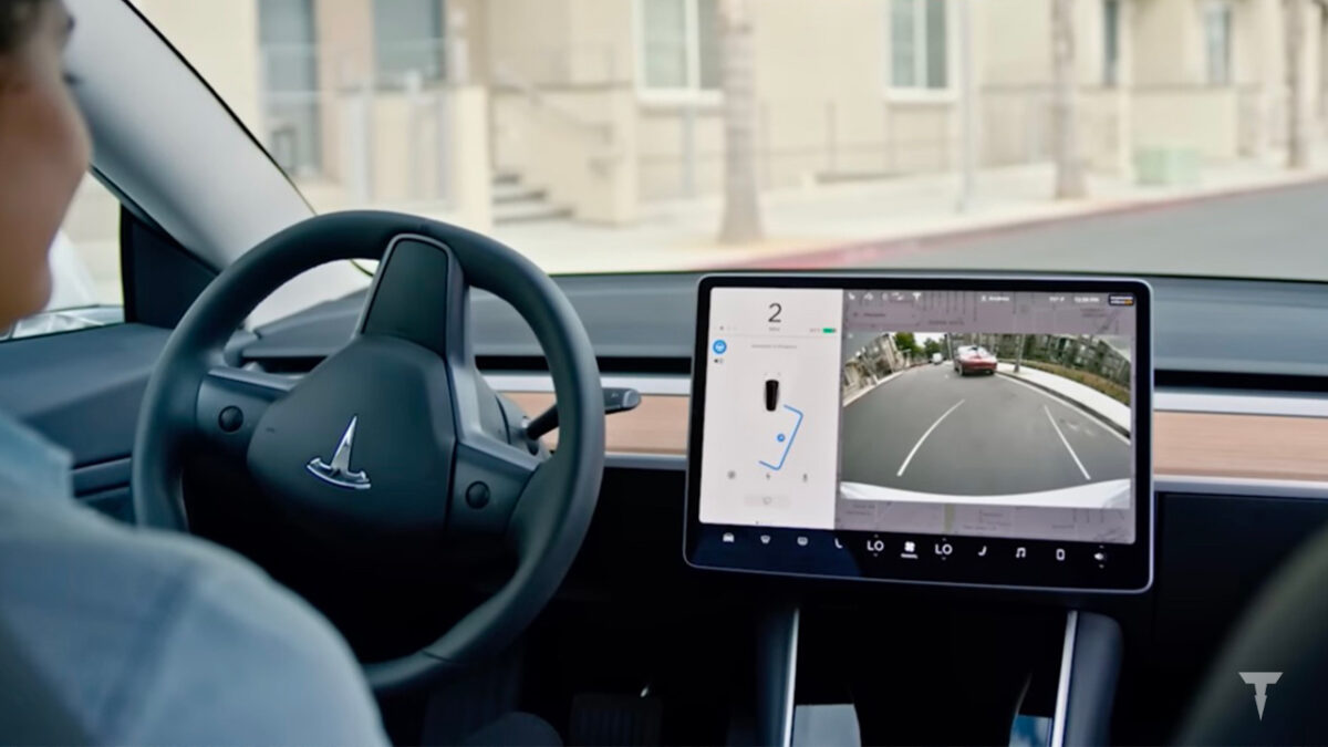 L'Autopark con Tesla Vision diventerà più veloce con gli aggiornamenti